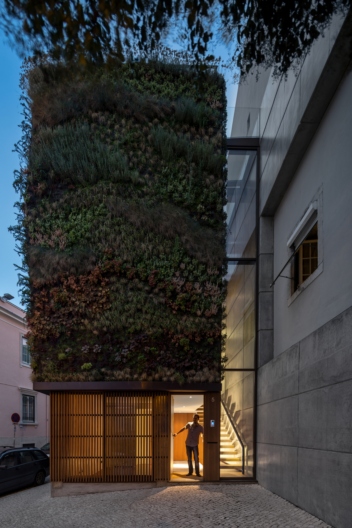 Paralline Low - Cladding | Reynaers Aluminium